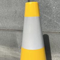 China PVC 28inch 1.8kg 70cm  Yellow Safety Barrier Cones For Traffic Control 700mm  Reflective Warning Road Safety Barrier for sale