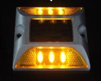 China Flashing LED Solar Road Stud with Pin for Enhanced Traffic Safety and Visibility for sale