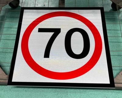 China Australian Standard Class 1  Road Traffic Sign PVC Controller Corflute Multi Message Signs 600x600mm High Reflective Warning Signs for sale