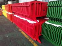 China 2meter HDPE 12kg Traffic Barrier Fence Road Warning High Quality 12kgs Yellow Red Plastic Connecting Barriers For Road Construction for sale