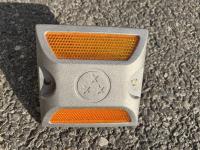China 10x10cm Filling Sand Reflective Cat Eye Single/Two Sides Reflector Road Stud White Road Marker for sale
