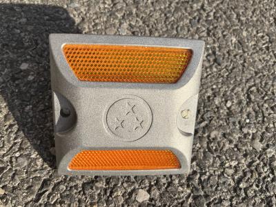 China 10x10cm Filling Sand Reflective Cat Eye Single/Two Sides Reflector Road Stud White Road Marker for sale
