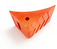 China High Strength Red Orange 20x20x28cm 1.7kgs Cars Speed Bump Reflective Wheel Stopper / Car Stopper Rubber suitable for tyre diamter 816mm for sale