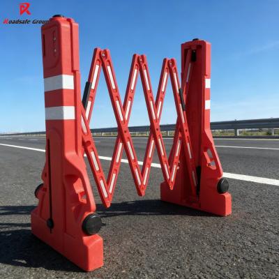 China 230cm Traffic Barrier Fence Road Warning High Quality white Yellow Red Plastic Connecting Barriers For Road Construction Temperary Uasage for sale