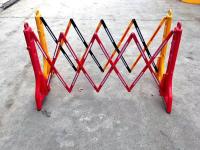 China Length:255cm Height:97cmTraffic Barrier Reflective Fence Road Warning High Quality white Yellow Red Plastic Connecting Barriers For Road Construction Temperary Uasage for sale