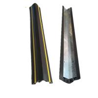 China Rubber Corner Guard Road Barrier Reinforced with Galvanized Steel Plate for Protection in Commercial Parking Areas for sale