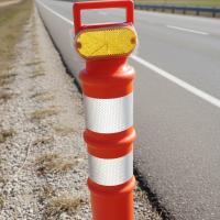 China Portable Delineator Post with Stable Base and Durable PE Material for Road Safety for sale