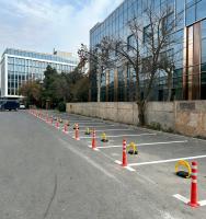 China Portable Delineator Post with Stable Base and Durable PE Material for Road Safety for sale