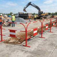 China Red Warning Steel Iron Custom Traffic Bollard Fence Delineator Post Fence Barrier for Road Safety for sale