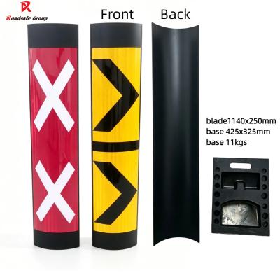 China 1140x250mm Chevron Plastic V Design Arrow Custom Logo Flexible Reflective traffic warning road delineator post Blade Barrier for sale