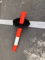 China Delineators Barriers 1250MM T-Top Octagon Base 6kgs 8kgs Reflective Traffic Lane Diviner Delineator Road Barrier Warning Post for sale