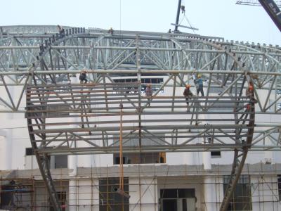 China Armadura de techo de acero para el vestíbulo del centro de comercio de materias primas Soluciones de diseño elegantes y funcionales for sale