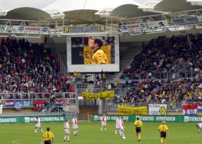 China P2.5mm Outdoor Full Color LED Display SMD IP65 High Definition Stadium Screen for sale