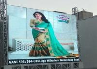 China Outdoor Full Color P8 LED Display IP65 5000cd SMD2121 for Shopping Mall Advertising for sale