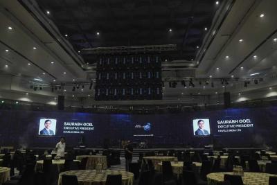 China Die-Cast Aluminum Outdoor RGB LED Display P8 15625 Pixels per Square Meter for Advertising for sale