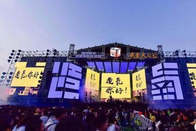 China Outdoor Full Color LED Display P3.91 SMD2121 5000 Nits IP67 Waterproof Custom Screen Size for sale