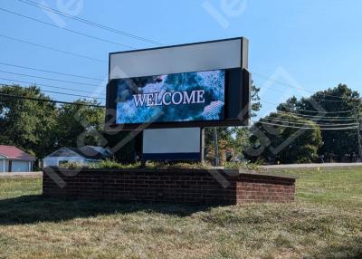 China Outdoor P10 Full Color LED Display Roadside Digital Signage 7500cd Brightness 100000h Lifespan for sale