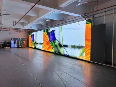 China Outdoor Full Colour LED Wall P2.604 5500nits IP65 SMD2121 RGB 3in1 Pixel Configuration for sale