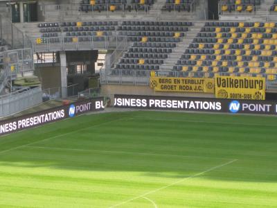 China Cold Rolled Steel P10 SMD Stadium LED Display 40000Pixel/sqm IP65 6500cd/m² for sale