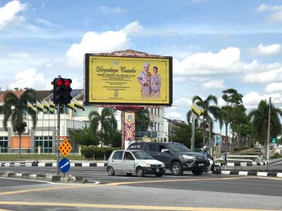 China Outdoor P8 3G 4G Control Advertising LED Display Screen 7500cd 8mm Pixel Pitch for sale