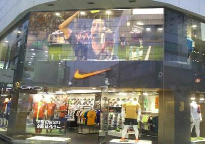 China Aluminum Transparent LED Display G3.91-7.82 6.2kg Cabinet IP43 Waterproof 1000h MTBF for sale