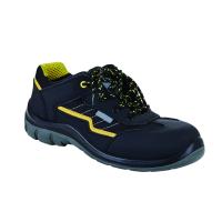 China UF-166 Lightweight Breathable Safety Shoes for Men and Women Split Leather Upper for sale