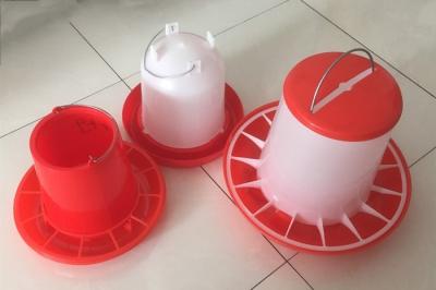 China Poultry Farming 1.5kg 4kg Chicken Feeders And Drinkers For Broiler for sale