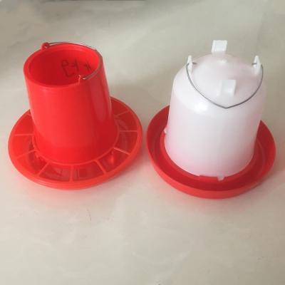 China 4kg Poultry Chicken Feed Bucket With Hanging Manual Feeder Drinkers for sale