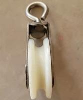 China Plastic And Stainless Steel Poultry Pulley For Drinking Line Feeding Line for sale