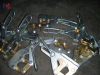 China Durable Dual Cam Earth Wire Gripper with 10-30KN Rated Load for 11-15mm Wires and Corrosion Resistance for sale