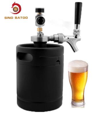 China 64oz Stainless Steel Mini Keg Dispenser with CO2 Regulator 30 PSI for sale