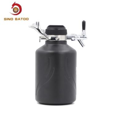 China Personalized 64oz Nitro Cold Brew Coffee Maker with Pressurization Cap and Antler Handle for sale
