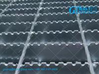 China Serrated Bar Welded Grating | Anti Skidding Grating | 50μm galvanized coating | 35X5mm load bar | HeslyGrating China for sale