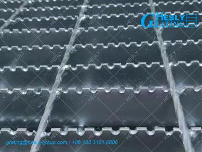 China Serrated Bar Welded Grating | Anti Skidding Grating | 50μm galvanized coating | 35X5mm load bar | HeslyGrating China for sale
