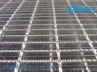 China 80μm galvanized coating Serrated Bar Welded Grating | Anti Skidding Grating | 40X5mm bearing bar | 30X100mm hole HESLY for sale