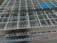 China Punching Serrations Bar Grating | 32X5mm beating bar @30mm pitch | 70 micron meter zinc layer | Hesly Grating, CHINA for sale