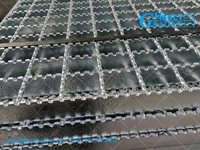 China Punching Serrations Bar Grating | 32X5mm beating bar @30mm pitch | 70 micron meter zinc layer | Hesly Grating, CHINA for sale