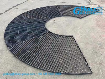 China Welded Steel Grating For Water Tank | 50X5mm load bar | 8mm square twisted cross bar | 80μm zinc layer | Hesly Grating for sale