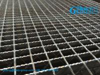 China Serrated Bar Grating | 30X5mm beating bar @40mm pitch | 50 micron meter zinc layer | Hesly Grating, CHINA for sale