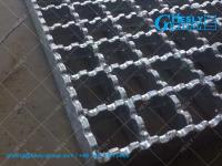 China Pressure Locked Steel Grating, Serrated Load Bar 30X5mm, 50X50mm square hole, 1m×2m, Hesly China Grating Factory for sale