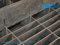 China Pressure Locked Steel Grating, Serrated Load Bar 30X5mm, 50X50mm square hole, 1m×2m, Hesly China Grating Factory for sale