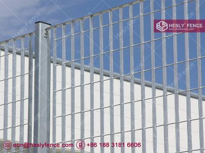 China Steel Grating Fencing | 25X2mm flat bar | 65X132mm hole | High 1m | Width 2m | HeslyGrating China factory for sale