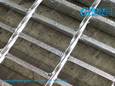 China Welded Bar Grating, 32X5mm load bar @ 30mm pitch, 6mm square twisted bar, 1X1m grating panel, 50 micron meters zinc layer, HESLY China Grating factory for sale