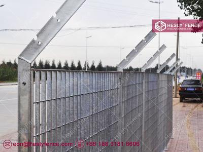 China hot dipped galvanised Steel Grating Fence | Metal Grating Fencing | 60X60mm square post for sale