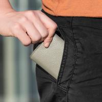 China Minimalist Genuine Leather RFID Credit Card Wallet Bifold Card Holder for Men 11.5cm x 6.5cm for sale