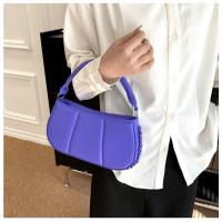 China 2024 Lady Single Shoulder Bag with Polyester Lining Material and Striped Pattern for sale