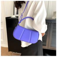 China 2024 Lady Single Shoulder Bag with Polyester Lining Material and Striped Pattern for sale