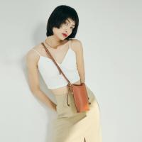 China Custom Logo Genuine Leather Ladies Messenger Shoulder Bag for Women Daily Use for sale