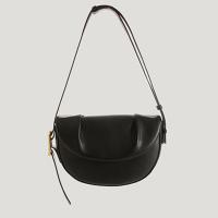 China Genuine Leather Vintage Pleated Armpit Saddle Bag Crossbody for Ladies 30cm for sale