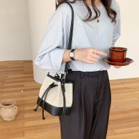 China Women's Fashion Crossbody Bag Drawstring Pleated Bucket Handbag 25cm Shoulder Bag for sale